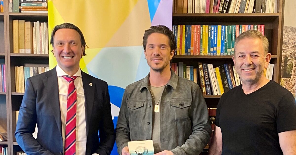 NIKOS OIKONOMOPOULOS VISITS THE GREEK CENTRE | Greek Community of Melbourne